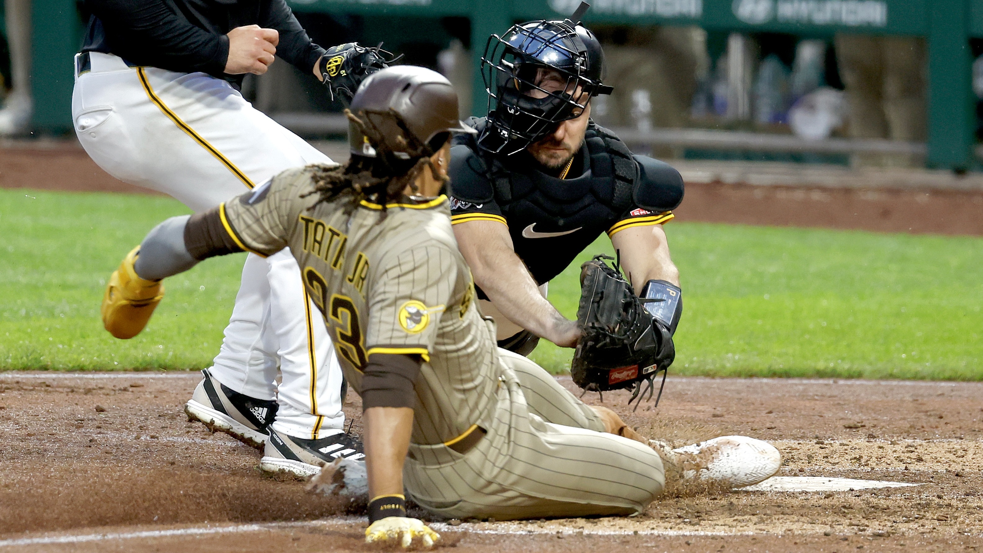 Fernando Tatis Jr.'s slide, Padres, hand Pirates third straight loss