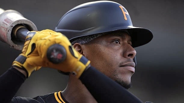 Pirates trading Ke'Bryan Hayes to Reds