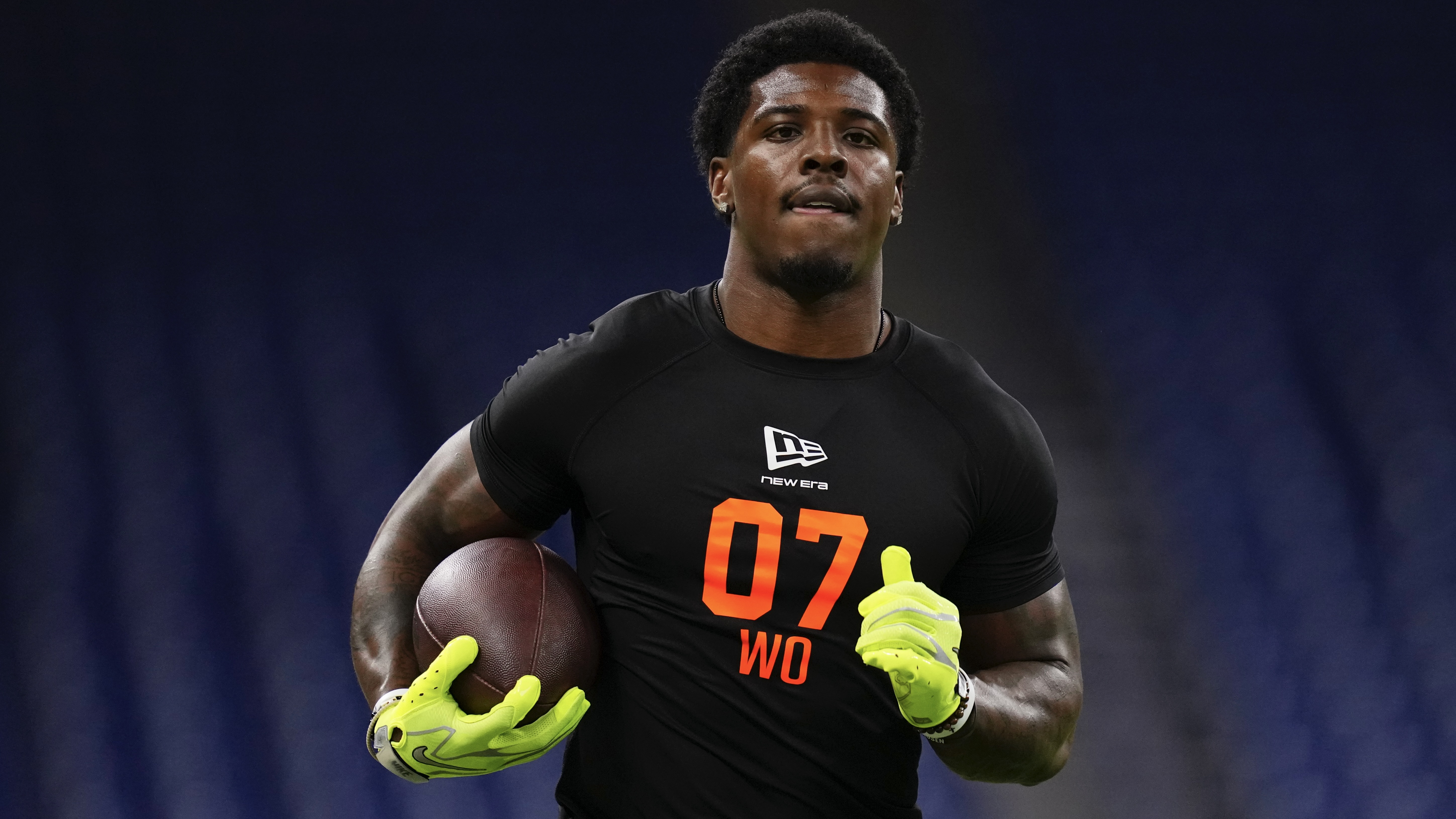 Steelers trade up, select Bernard in second