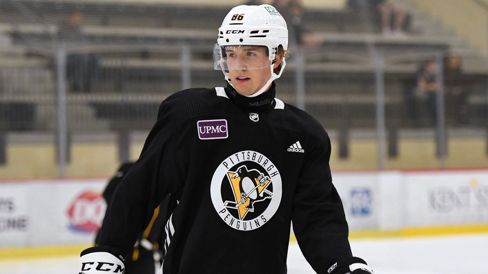 Penguins see 'lot of potential' in 6-foot-5 defense prospect Daniel Laatsch