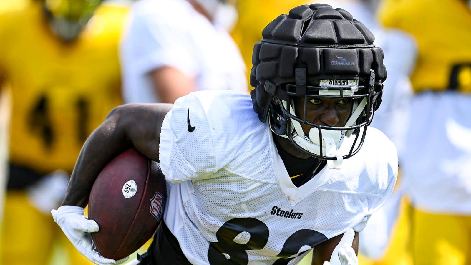 Steelers lose Steven Sims to Texans, sign Le'Raven Clark for depth at ...